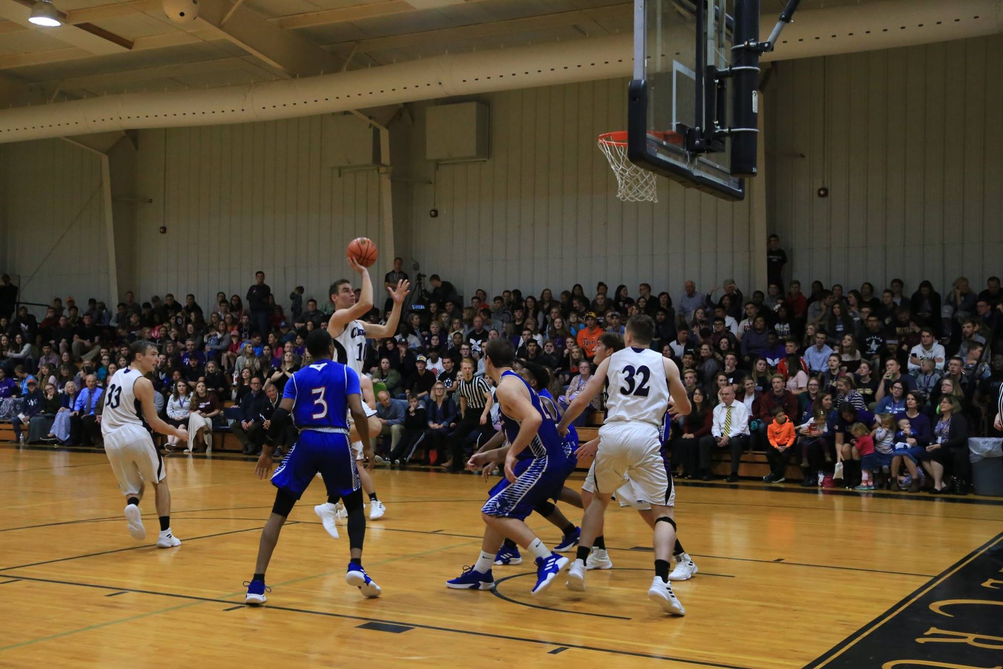 Basketball | The Crown College